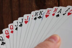Comment compter facilement les points à la belote : règles et astuces ...